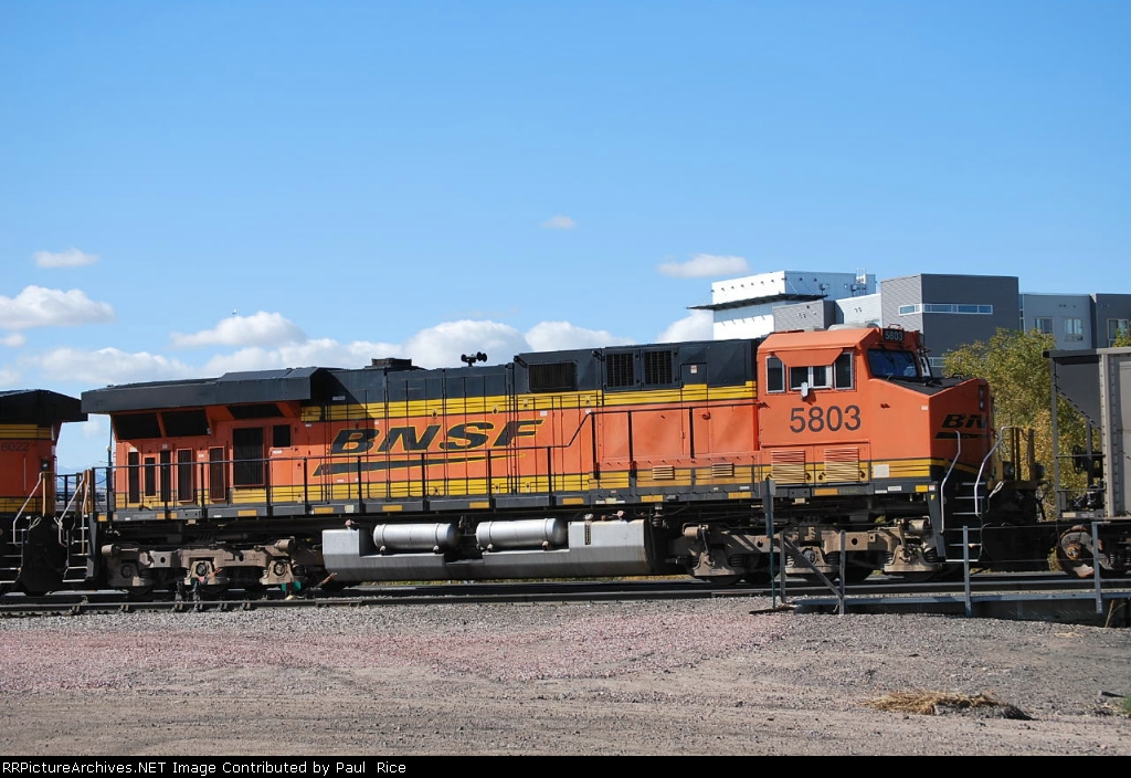 BNSF 5803